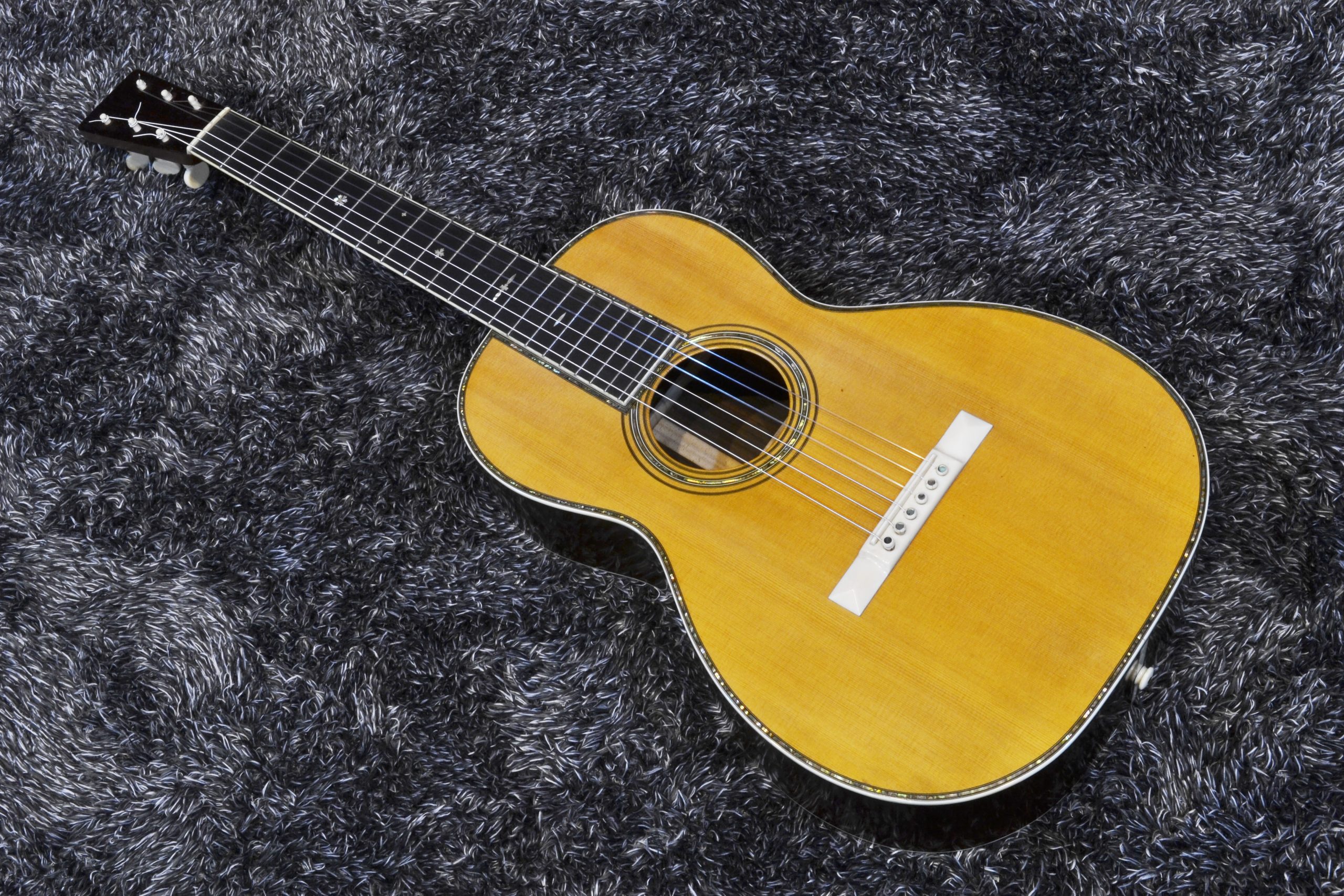 アメリカ買い付け品その④ 1913年製 C.F.MARTIN 0-42 - ドルフィンギターズ