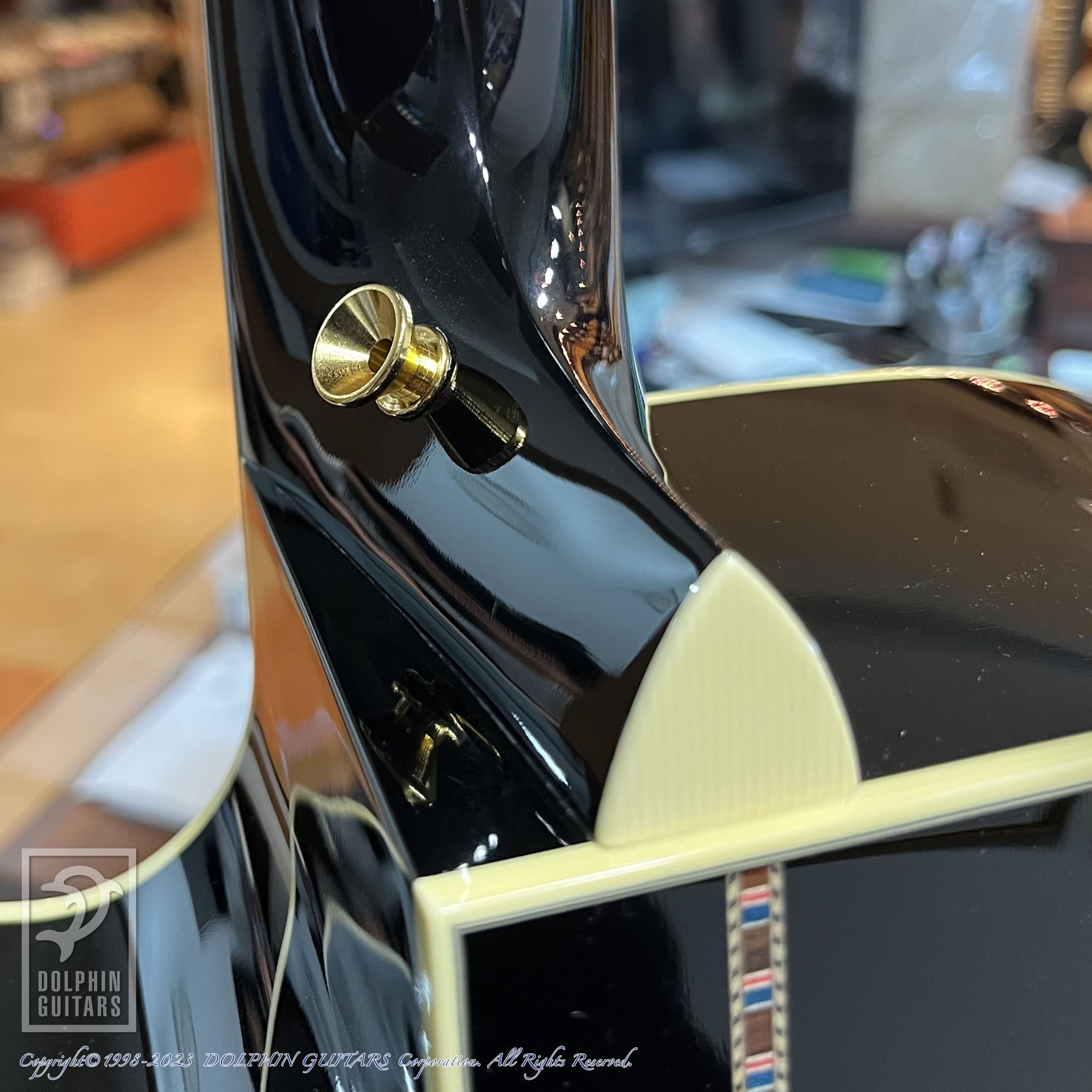 SWITCH D-70C Glass Black - ドルフィンギターズ